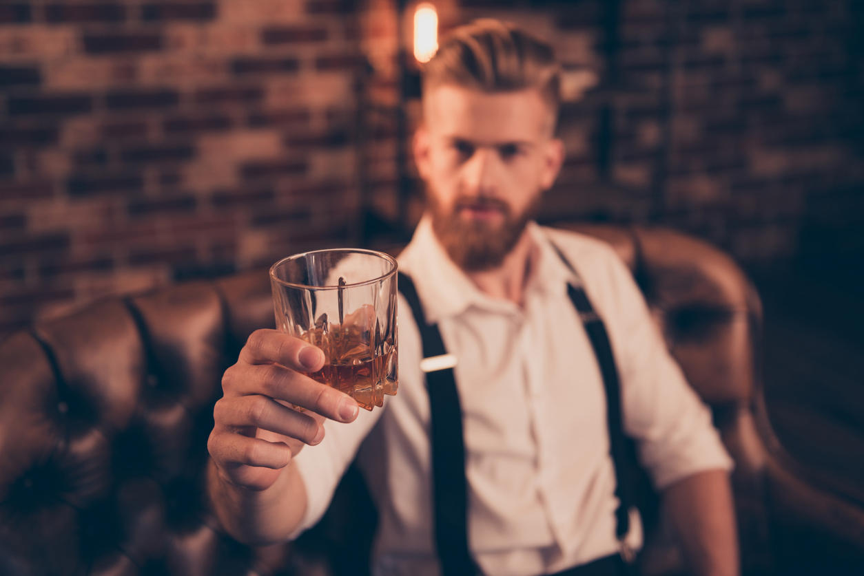 Descubra se anda a beber demasiado álcool - Men's Health